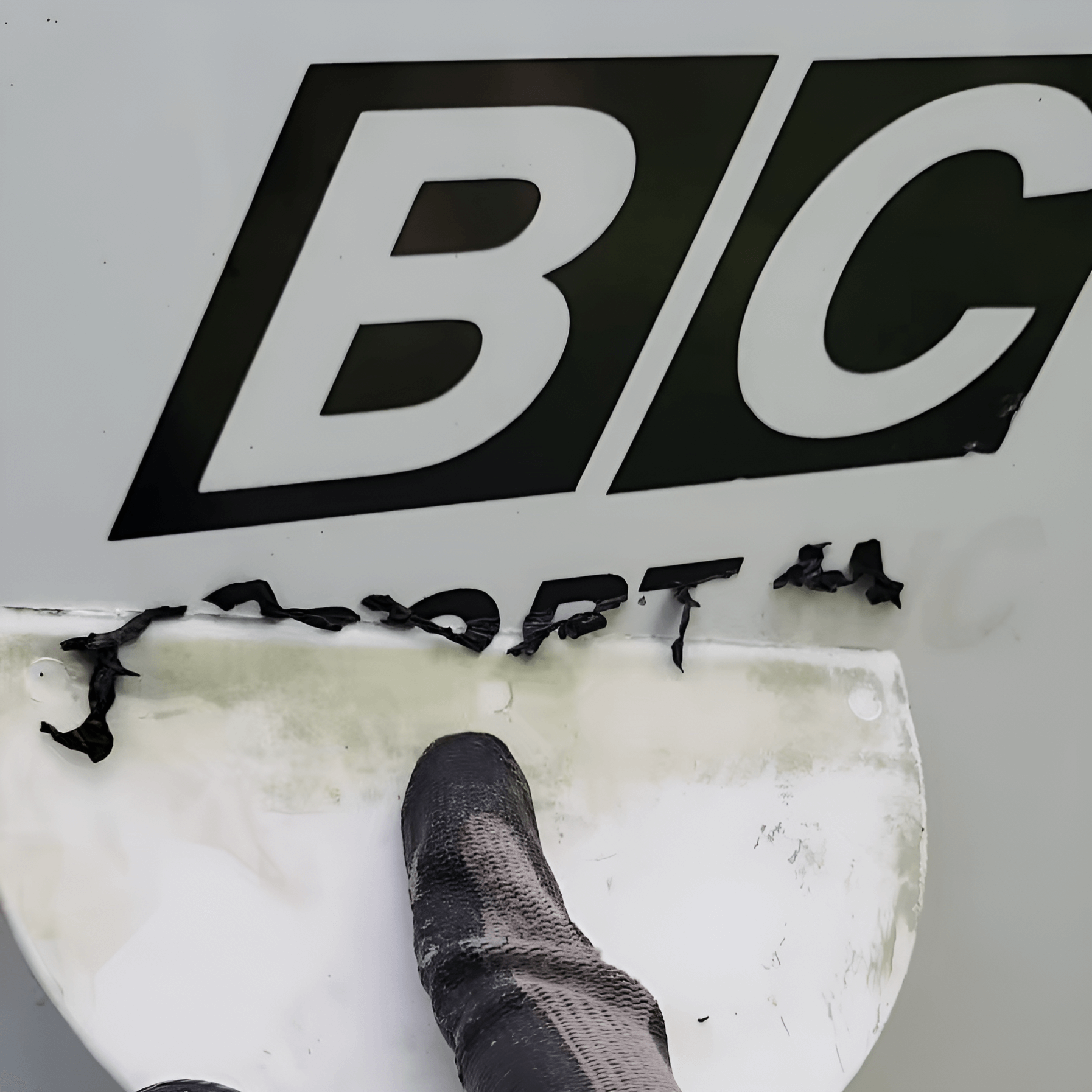 How to Safely Remove Decals from a Vehicle Without Damaging Paint: Ste ...